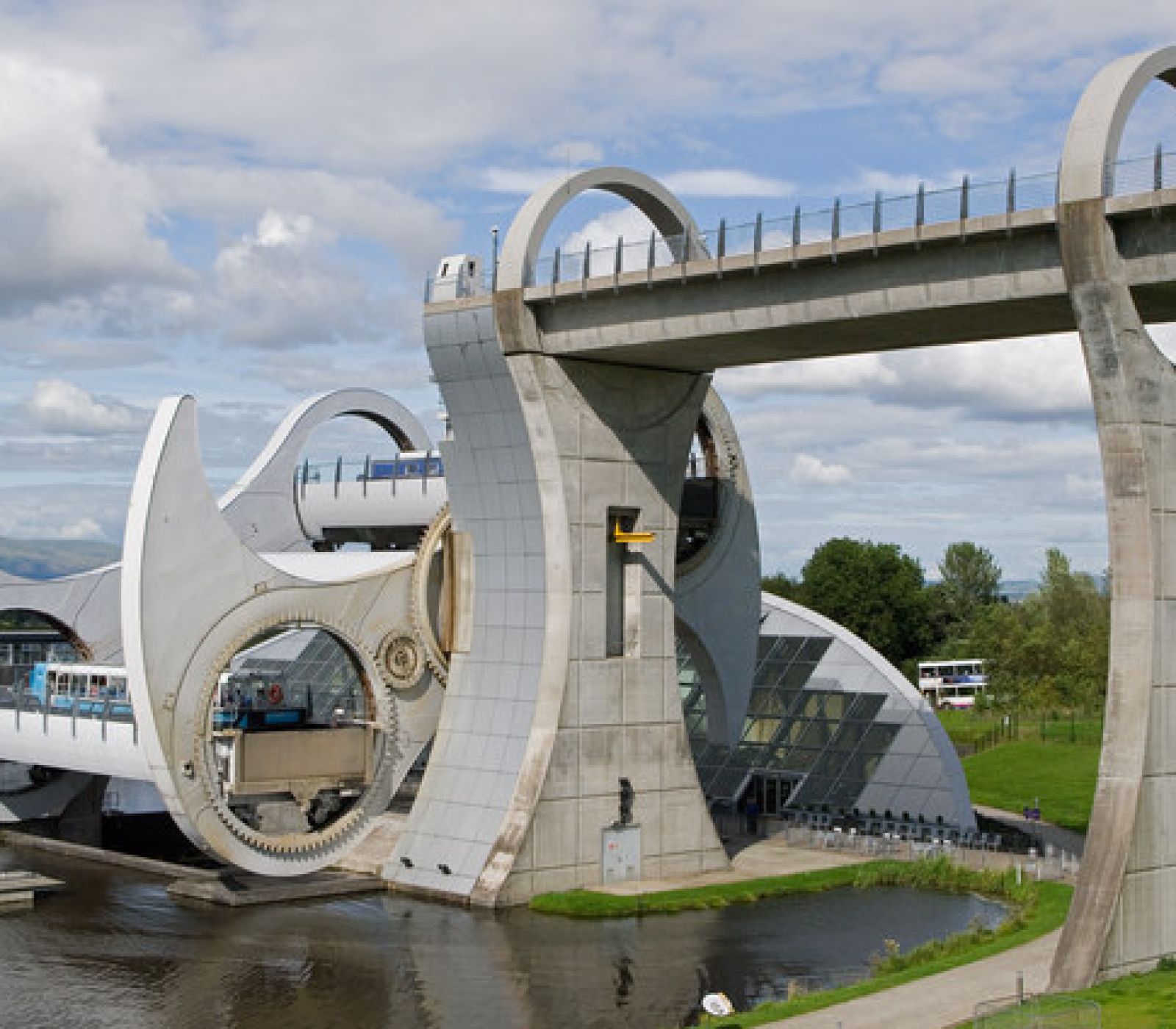 Falkirk Wheel : Ascenseur à Bateaux Unique en Écosse